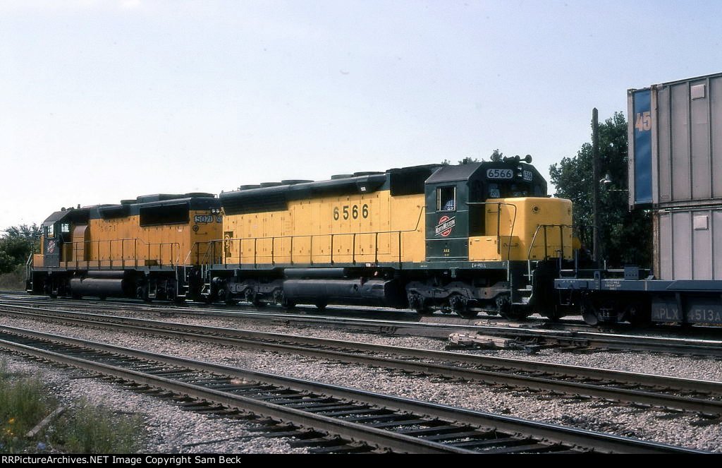 CNW 6566 and 5071